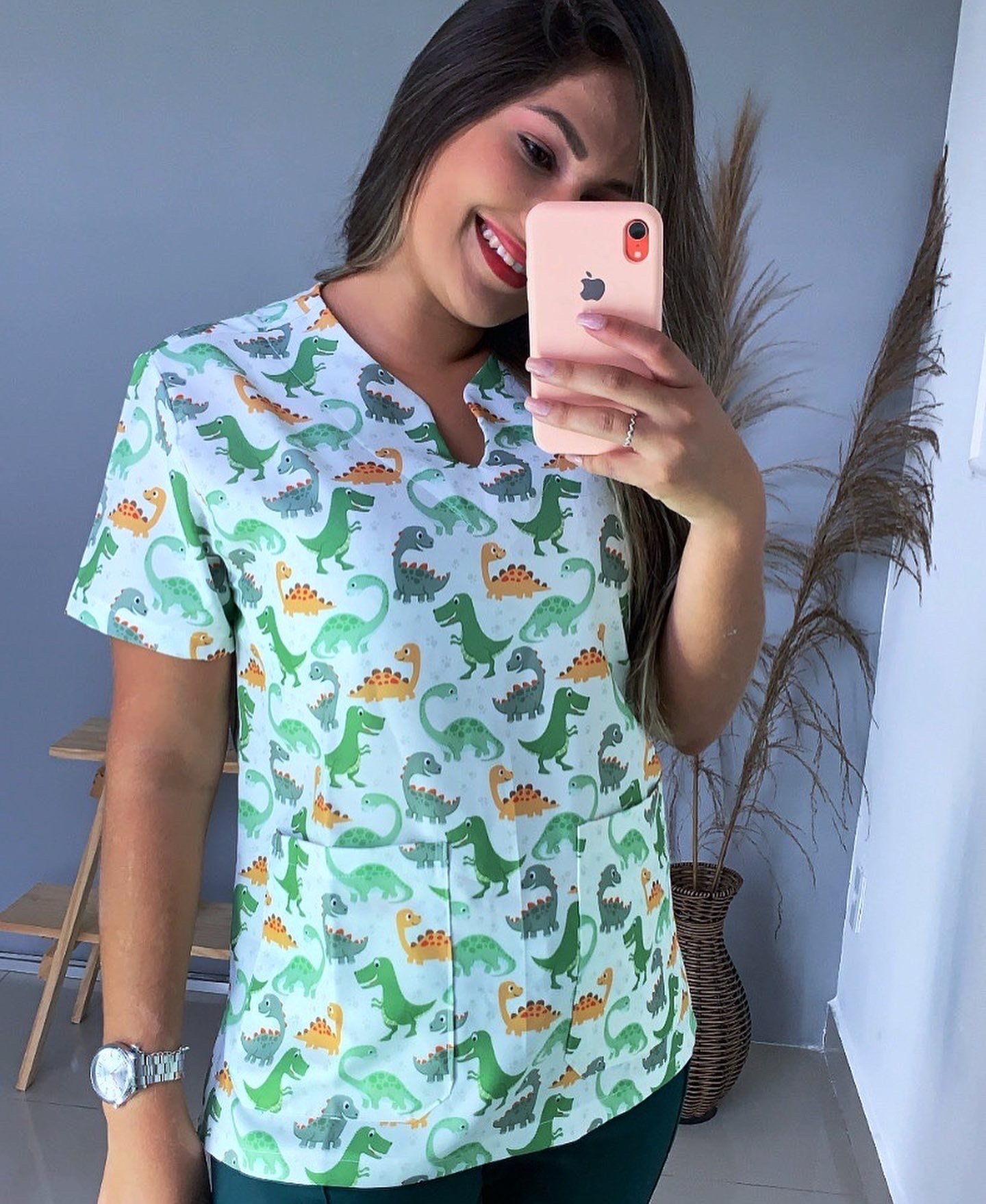 Conjunto Scrub Dino Estampado – Linia Scrubs