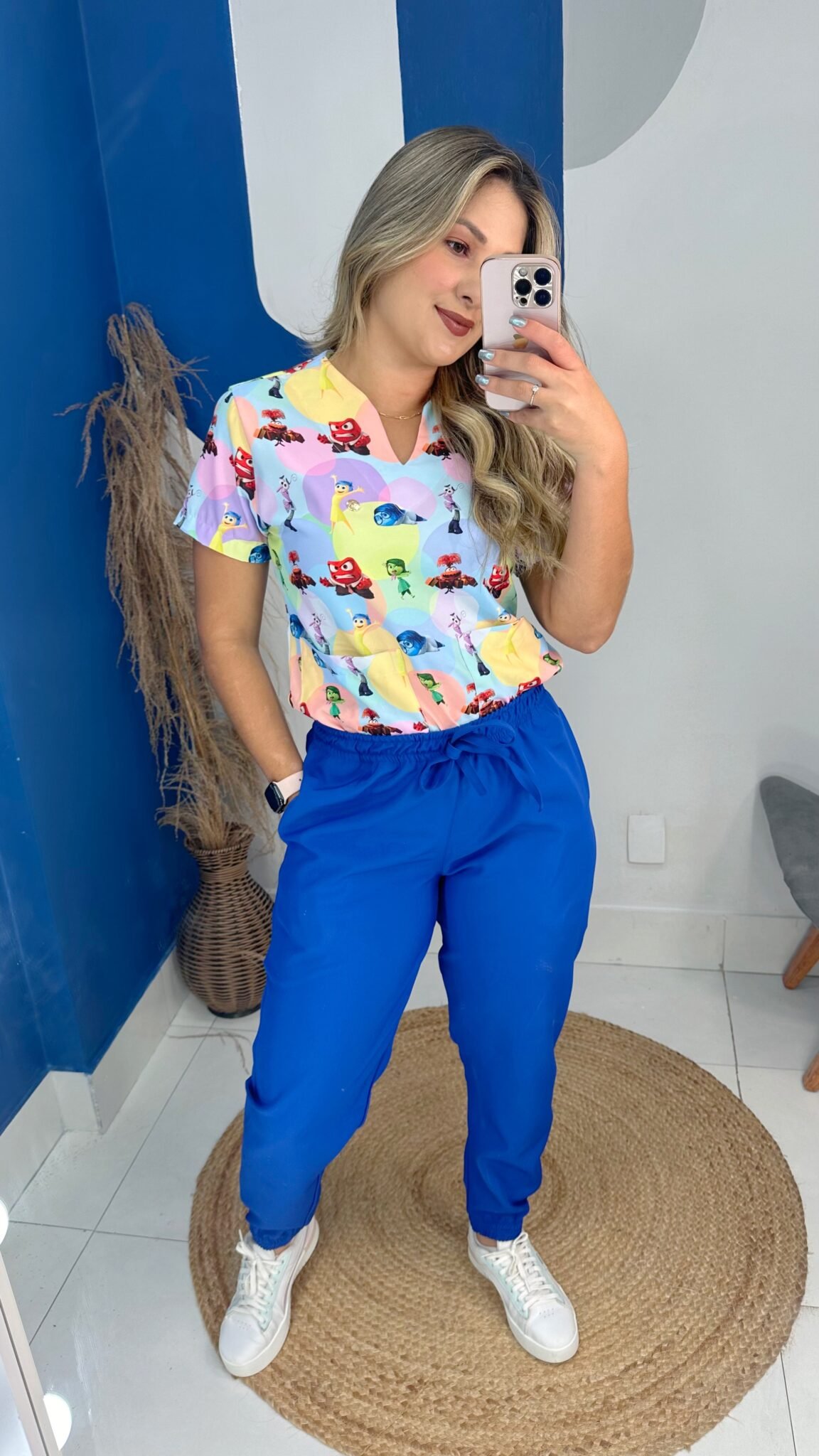 Conjunto Scrub Estampado Divertida Mente – Linia Scrubs