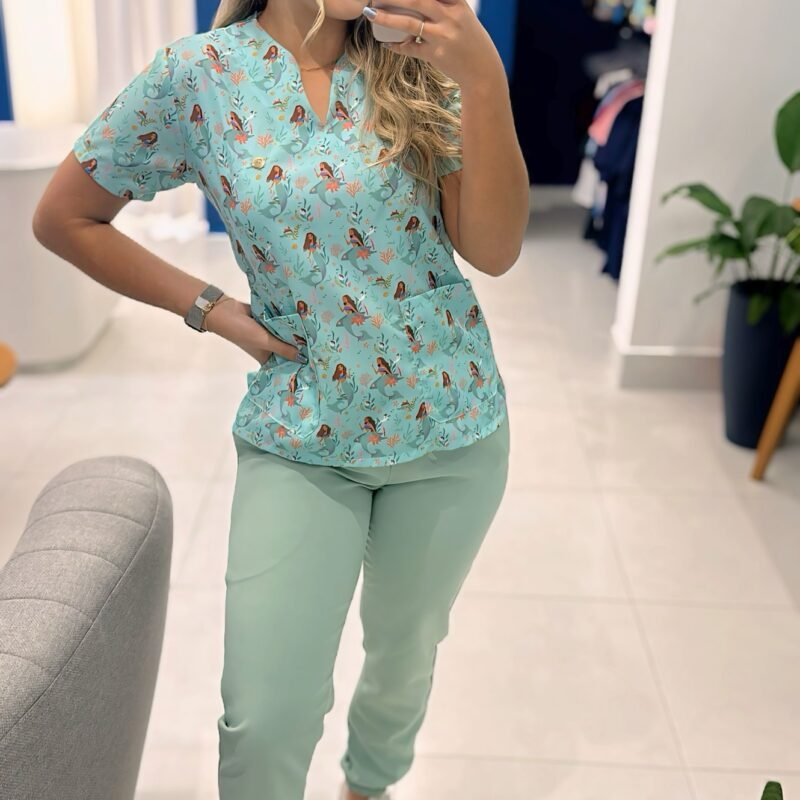 Conjunto Scrub Sereia Estampado – Linia Scrubs