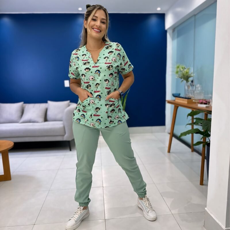 Conjunto Scrub Docinho Estampado – Linia Scrubs